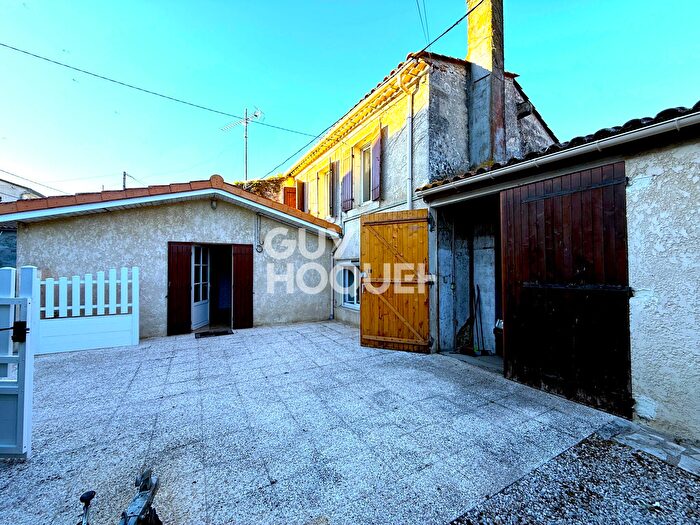 Maison à vendre - Saint-Estèphe - 5 pièces - 3 chambres