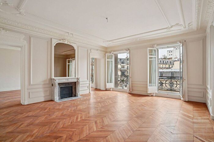 Appartement à louer - Chaillot, Paris ème arrondissement - 6 pièces - 4 chambres