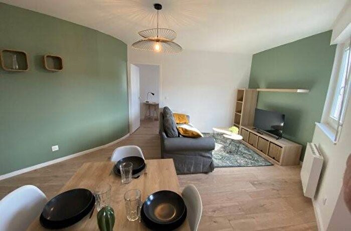 Appartement à louer - Centre-Saint Bonnet-Muissiat, Villefontaine - 1 pièce - 2 chambres