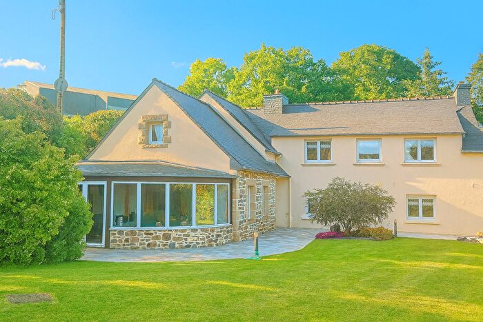 Maison à vendre - Callac - 9 pièces - 4 chambres