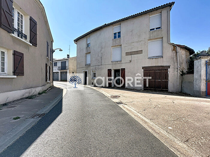 Maison 4 pièces à Saint-Varent, à vendre
