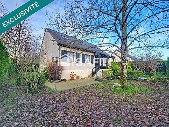 Maison à vendre - Seiches-sur-le-Loir - 6 pièces - 4 chambres