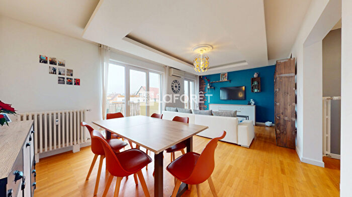 Appartement à vendre - Schiltigheim, Vieux Schilick, Centre-ville, Nouvelle Cité - 5 pièces - 3 chambres