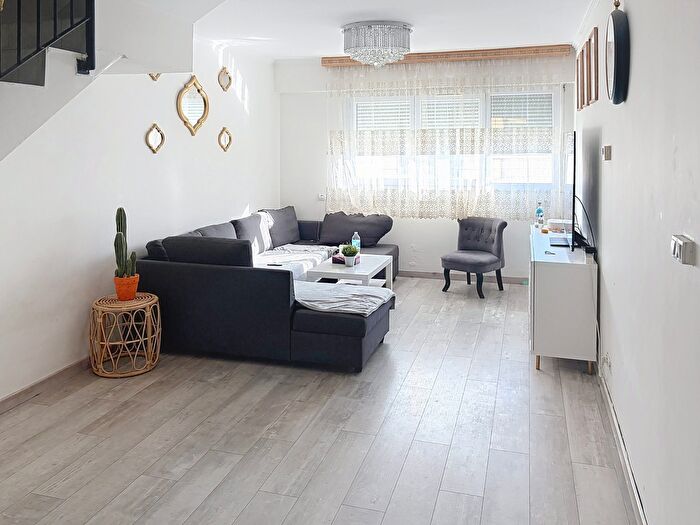 Maison 4 pièces à Meyzieu, à vendre