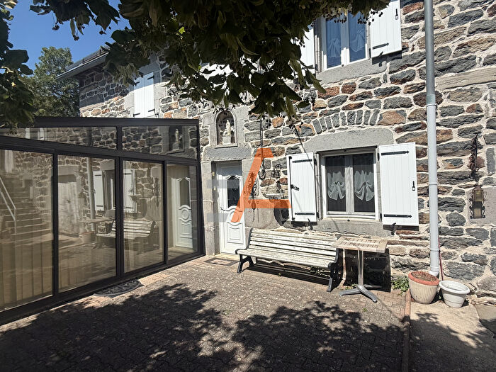 Maison 5 pièces à Saint-Julien-Chapteuil, à vendre