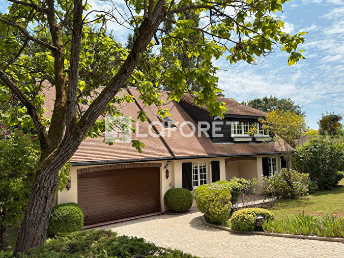 Maison 8 pièces à Orgeval, à vendre