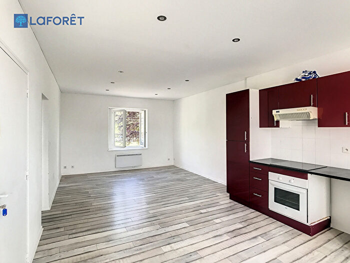 Appartement à louer - Guémené-sur-Scorff - 3 pièces - 2 chambres