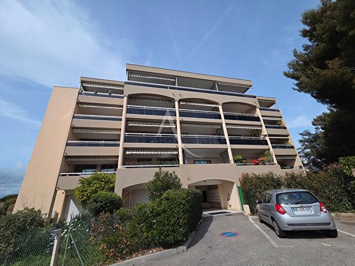 Appartement à louer - Les Galinieres, Saint-Laurent-du-Var - 3 pièces - 2 chambres
