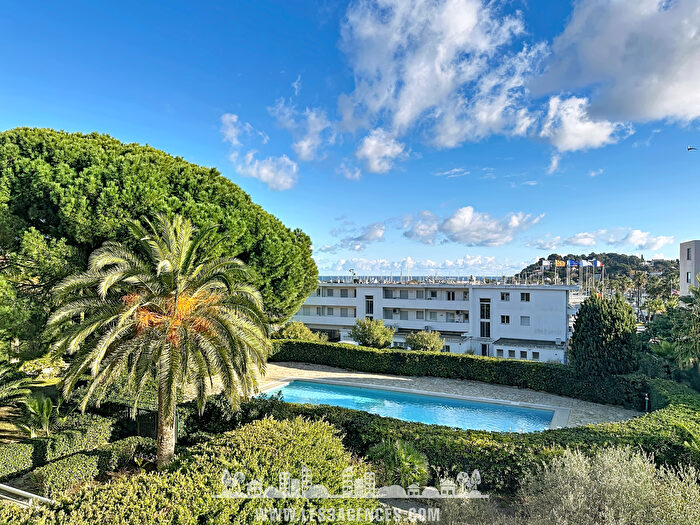 Appartement à vendre - Cavalaire-sur-Mer, Centre-ville - 3 pièces - 2 chambres