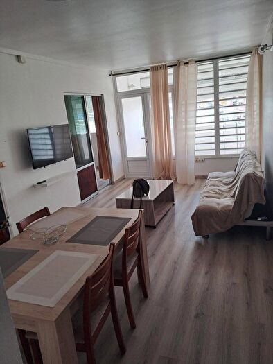 Appartement à louer - Les Abymes - 4 pièces - 3 chambres