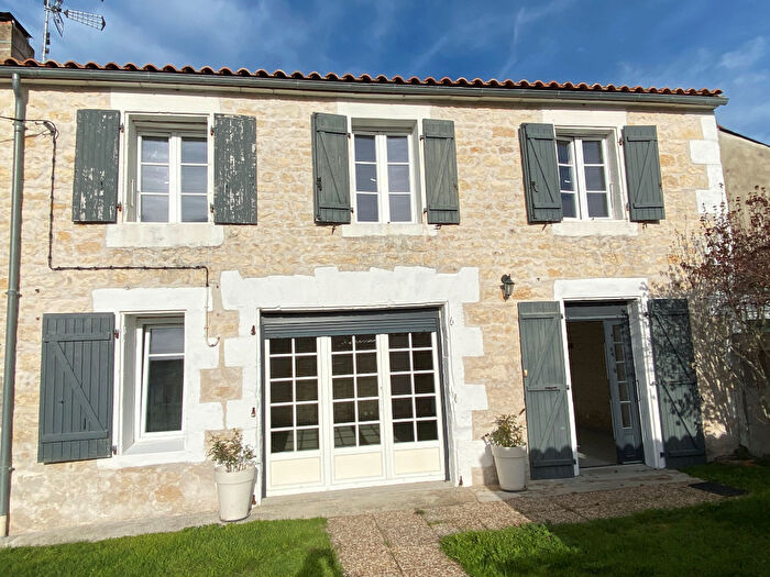 Maison à louer - Surgères - 4 pièces - 3 chambres