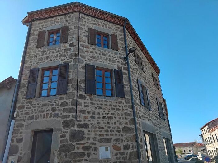 Maison à louer - Soleymieux - 4 pièces - 3 chambres