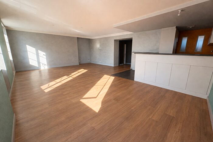 Appartement à vendre - Les Herbiers - 7 pièces - 5 chambres