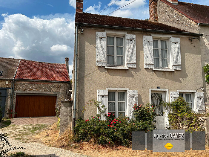 Les Granges-le-Roi : Maison 6 pièces à vendre