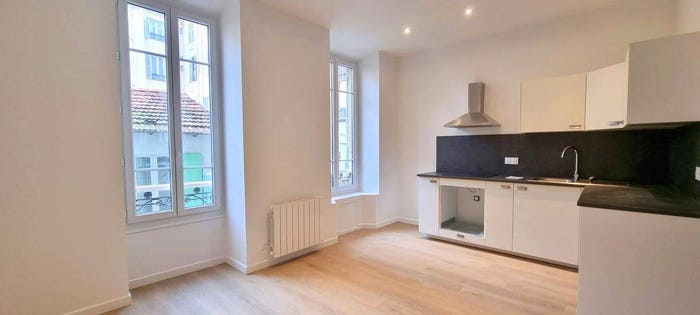 Carabacel, Nice : Appartement 3 pièces à louer