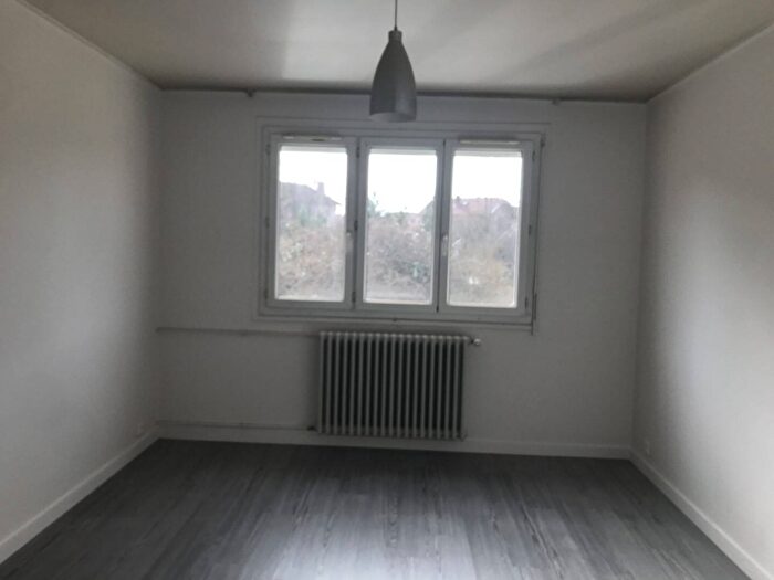 Appartement à louer - Ambérieu-en-Bugey - 3 pièces - 2 chambres
