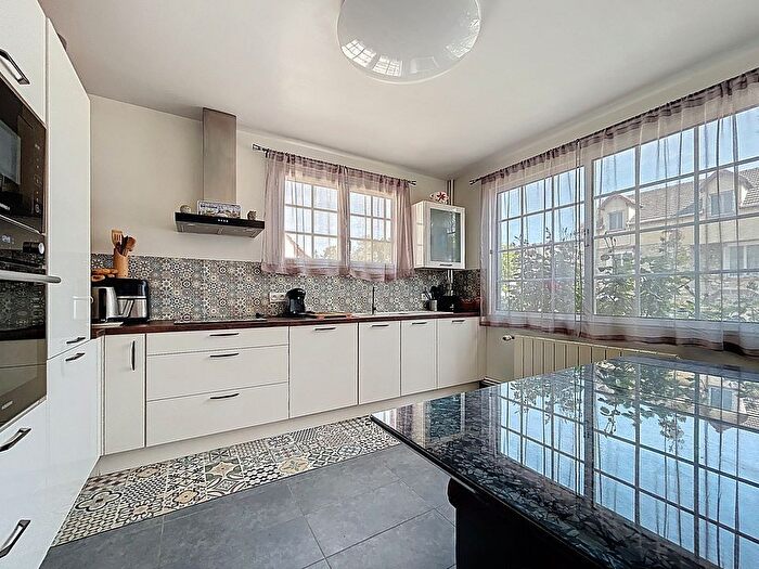 Maison 5 pièces à Varennes-Jarcy, à vendre