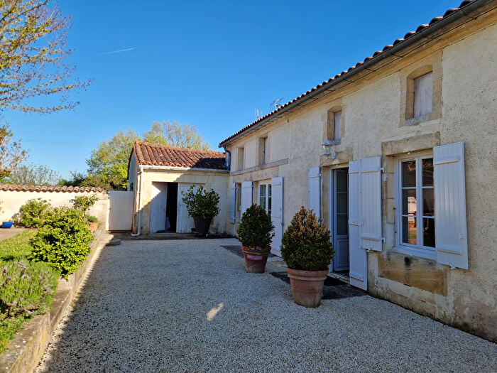 Cherves-Richemont - Maison 4 pièces à vendre