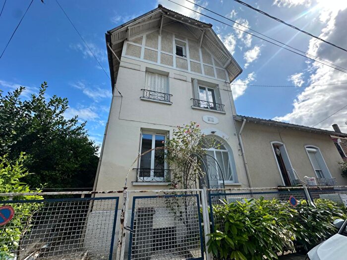 Corbeil-Essonnes, Centre Essonnes : Maison 5 pièces à vendre