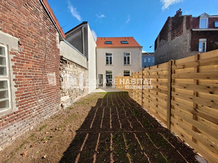 Maison à louer - Lille, Moulins - 4 pièces