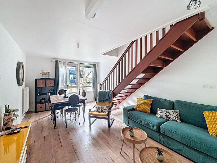 Appartement à louer - Lille, Centre-ville, Euralille - 4 pièces - 3 chambres