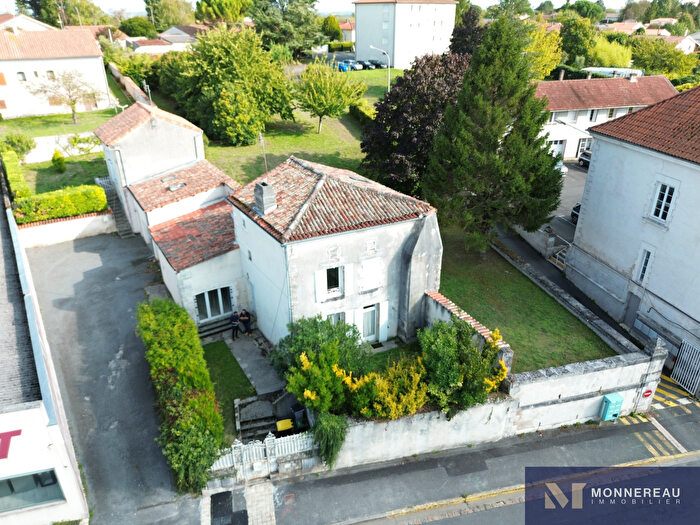 Maison à vendre - Barbezieux-Saint-Hilaire - 4 pièces - 3 chambres