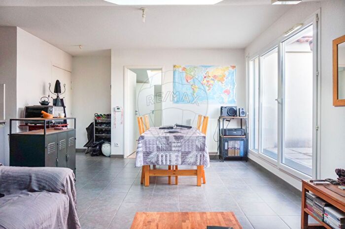 Maisons à vendre et appartements à louer - 1