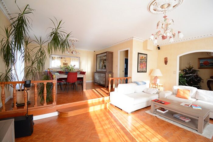 Maison à vendre - Angoulême, Saint-Cybard - 8 pièces - 5 chambres