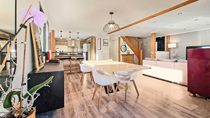 Maison 9 pièces à vendre à Mijoux
