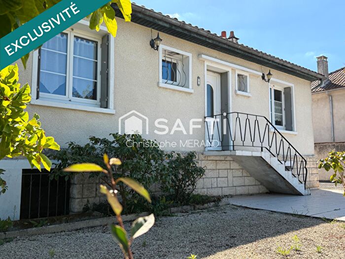Maison 9 pièces à Les Ormes, à vendre