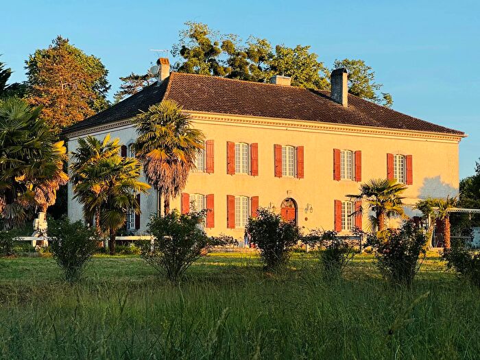 Maison à vendre - Saint-Sever-de-Rustan - 11 pièces - 3 chambres