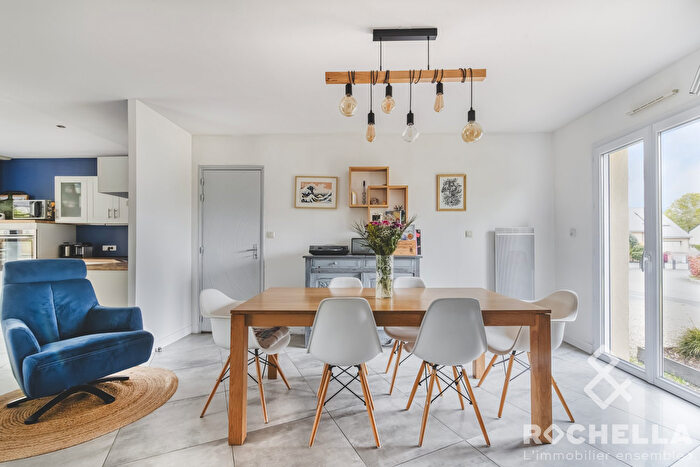 Maison à vendre - Écuillé - 7 pièces - 4 chambres