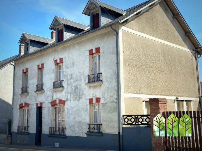 Maison à vendre - Châtelus-Malvaleix - 8 pièces - 5 chambres