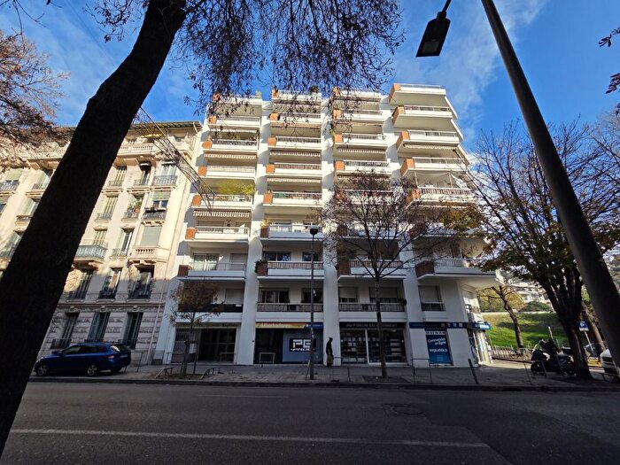 Appartement à louer - Nice, Riquier - 2 pièces - 1 chambre