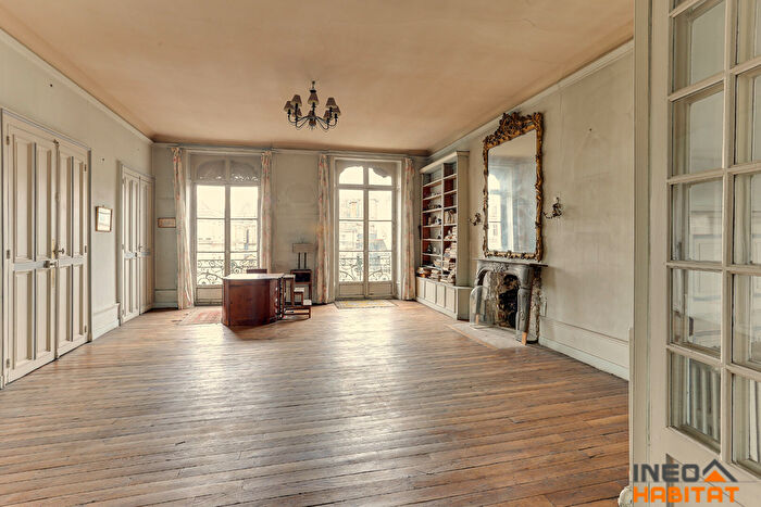 Appartement à vendre - Quartiers Centre, Centre-ville - 8 pièces - 5 chambres