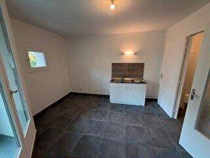 Appartement à louer - Moulin à Vent-Georges Lévy, Venissieux - 4 pièces - 3 chambres