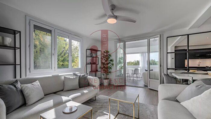 Appartement à vendre - Fontainebleau, Centre-ville - 5 pièces - 3 chambres