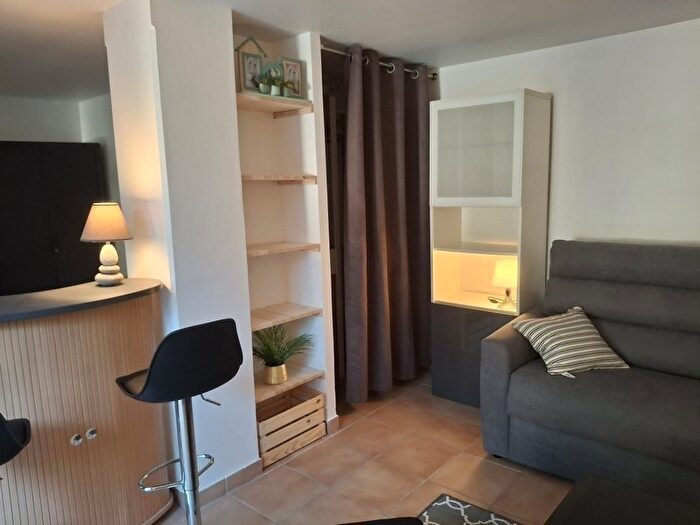 Néoules - Appartement 1 pièce à louer