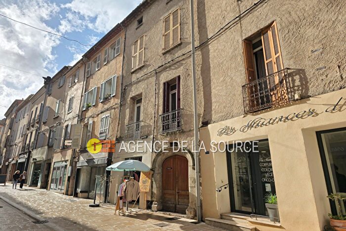 Appartement à vendre - Brignoles, Centre-ville, Vieille ville - 7 pièces - 3 chambres