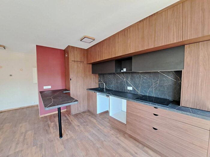 Appartement à louer - Troyes - 2 pièces - 1 chambre