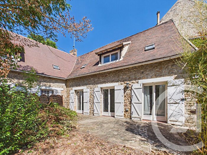 Maison 8 pièces à vendre à Saint-Maurice-Montcouronne