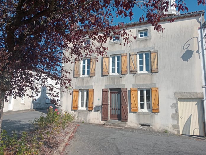 Maison 8 pièces à vendre - Voulmentin, Saint-Clémentin