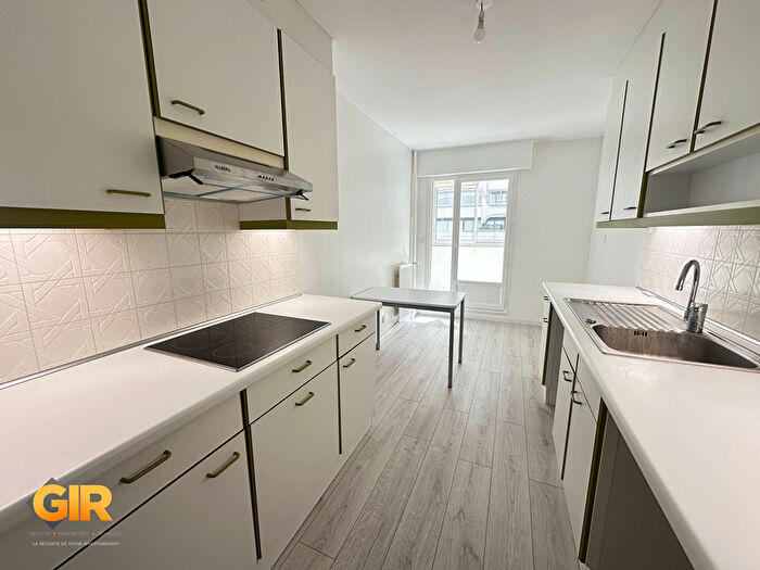 Appartement à louer - Quartiers Centre, Colombier - 3 pièces - 2 chambres