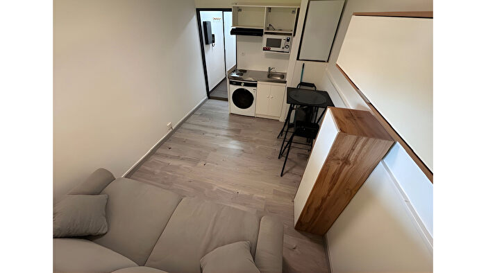 Appartement à louer - Nîmes, Gare - 1 pièce
