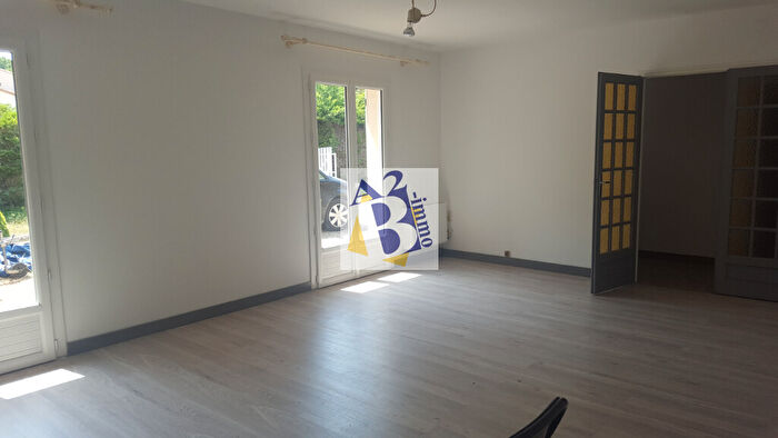 Maison à louer - Puymoyen - 4 pièces - 3 chambres