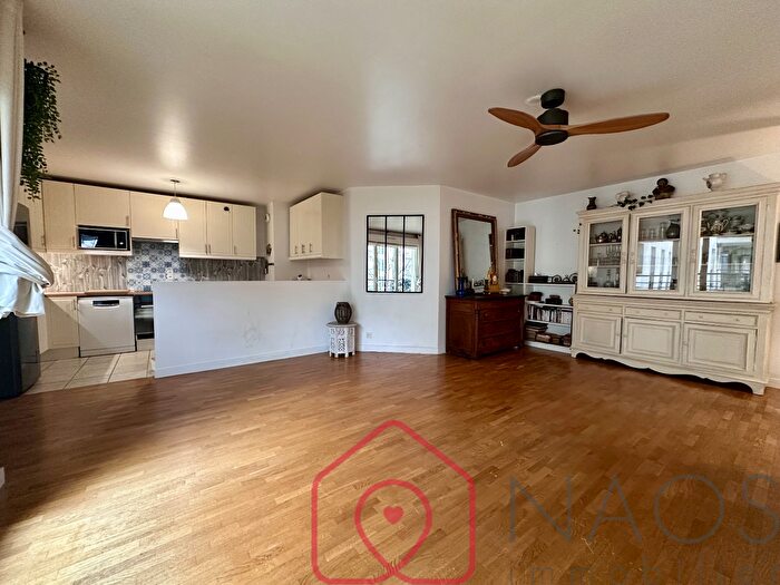 Appartement à vendre - Le Plessis-Robinson, Centre commercial - 3 pièces - 2 chambres