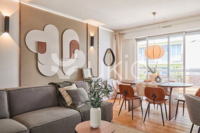 Appartement à louer - Muette Sud, Paris ème arrondissement - 4 pièces - 3 chambres