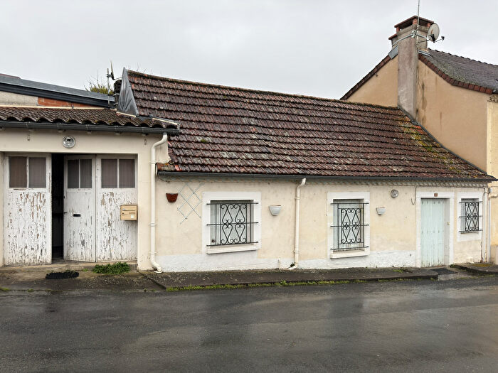 Maison à vendre - Excideuil - 5 pièces - 2 chambres