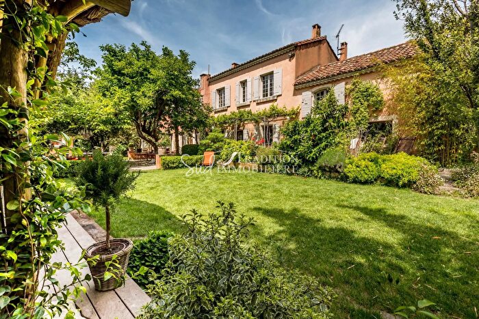 Maison 8 pièces à Paradou, à vendre
