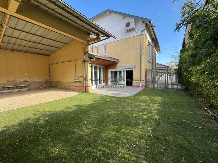 Maison 8 pièces à postalCode, à vendre